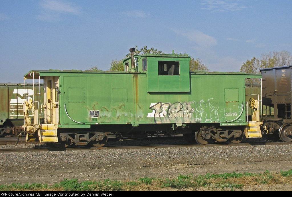 BNSF Caboose 12516